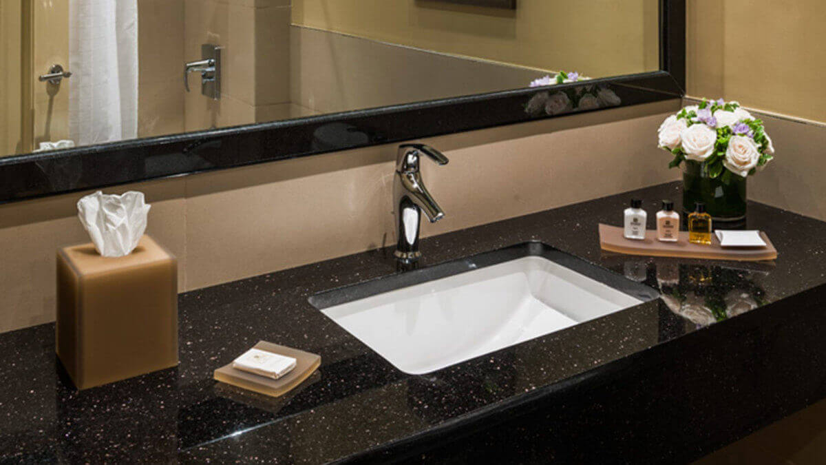 Deluxe Queen Room | Opera House Hotel